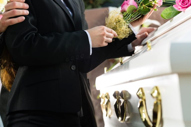 5 Differences Between Sealer & Non-sealer Caskets - Funeral Basics